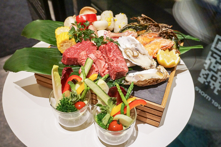 イタリア家具に座ってBBQ、「W大阪」ビアガは異次元だった | Lmaga.jp