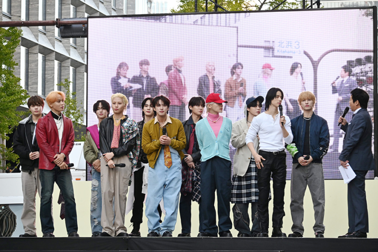 JO1が御堂筋を堂々ランウェイ、万博アピールも盛大に噛む | Lmaga.jp