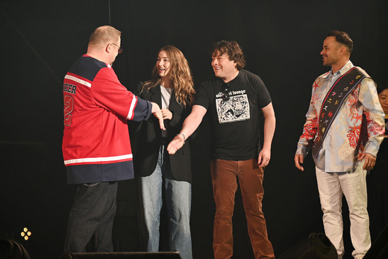 大阪コミコンで中丸雄一がMC、久々のステージに緊張気味 | Lmaga.jp