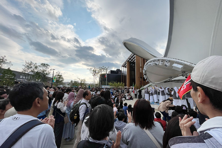 万博16万2000人来場で開幕以来最多、花火に歓声あがる | Lmaga.jp