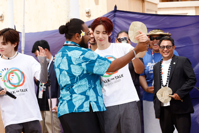 JO1、万博の野外2ステージに登場「人数多いので、分業で！」 | Lmaga.jp